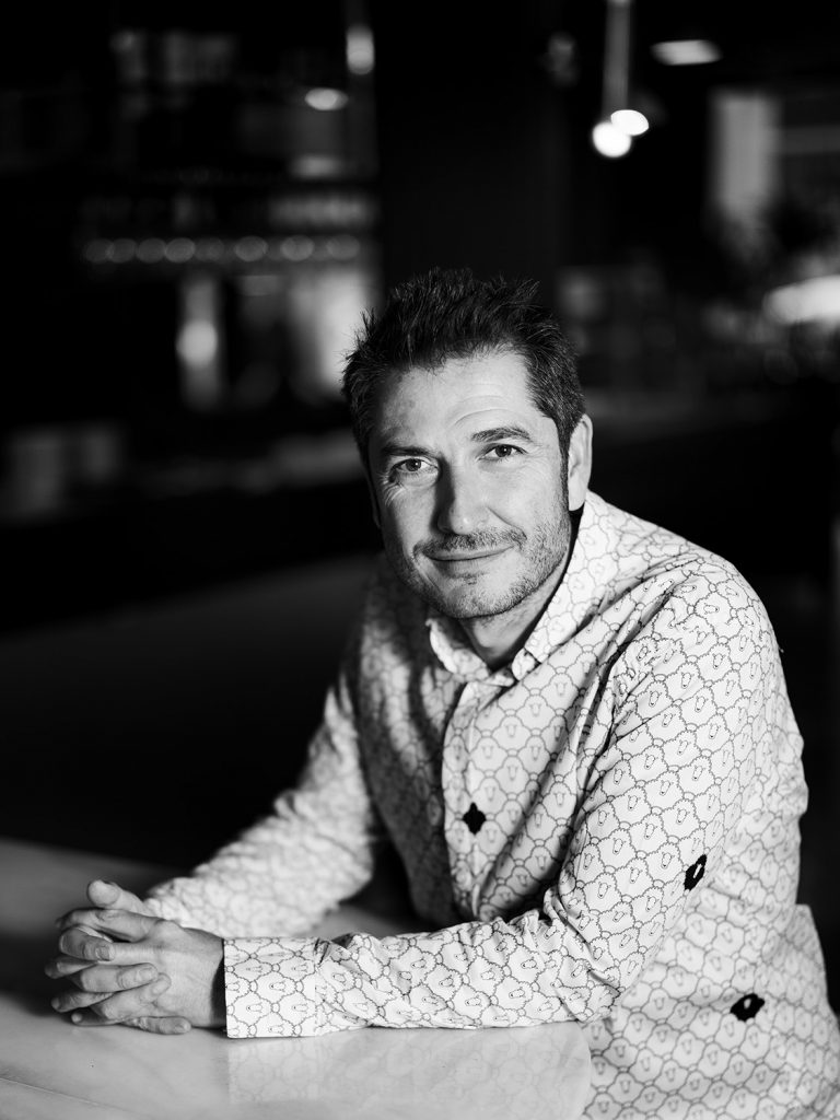 Carlos del Amor: «El mundo se puede ir al garete, pero el arte es una ...