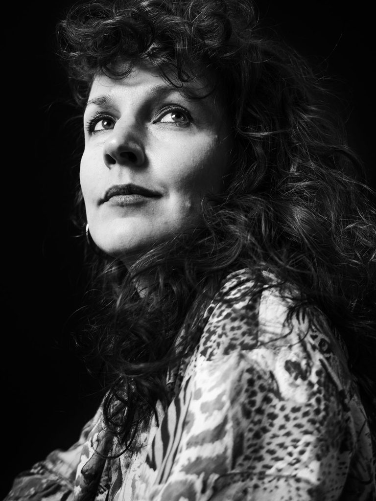 Sabina Urraca: "Escribir es como levantar una chabola con toda clase de ...
