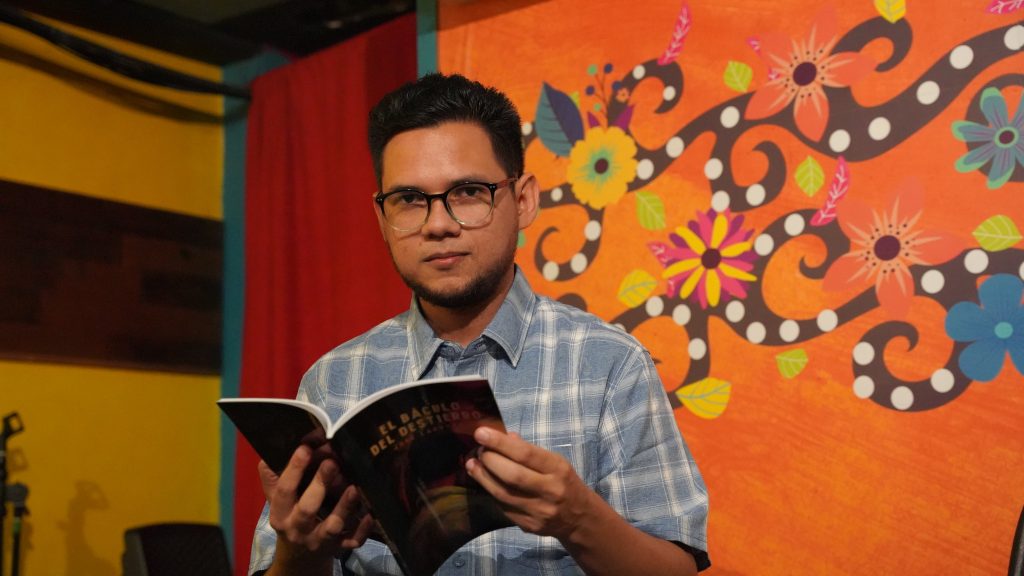 El báculo del destierro: Un poemario de José Cardoza que relata exilio ...