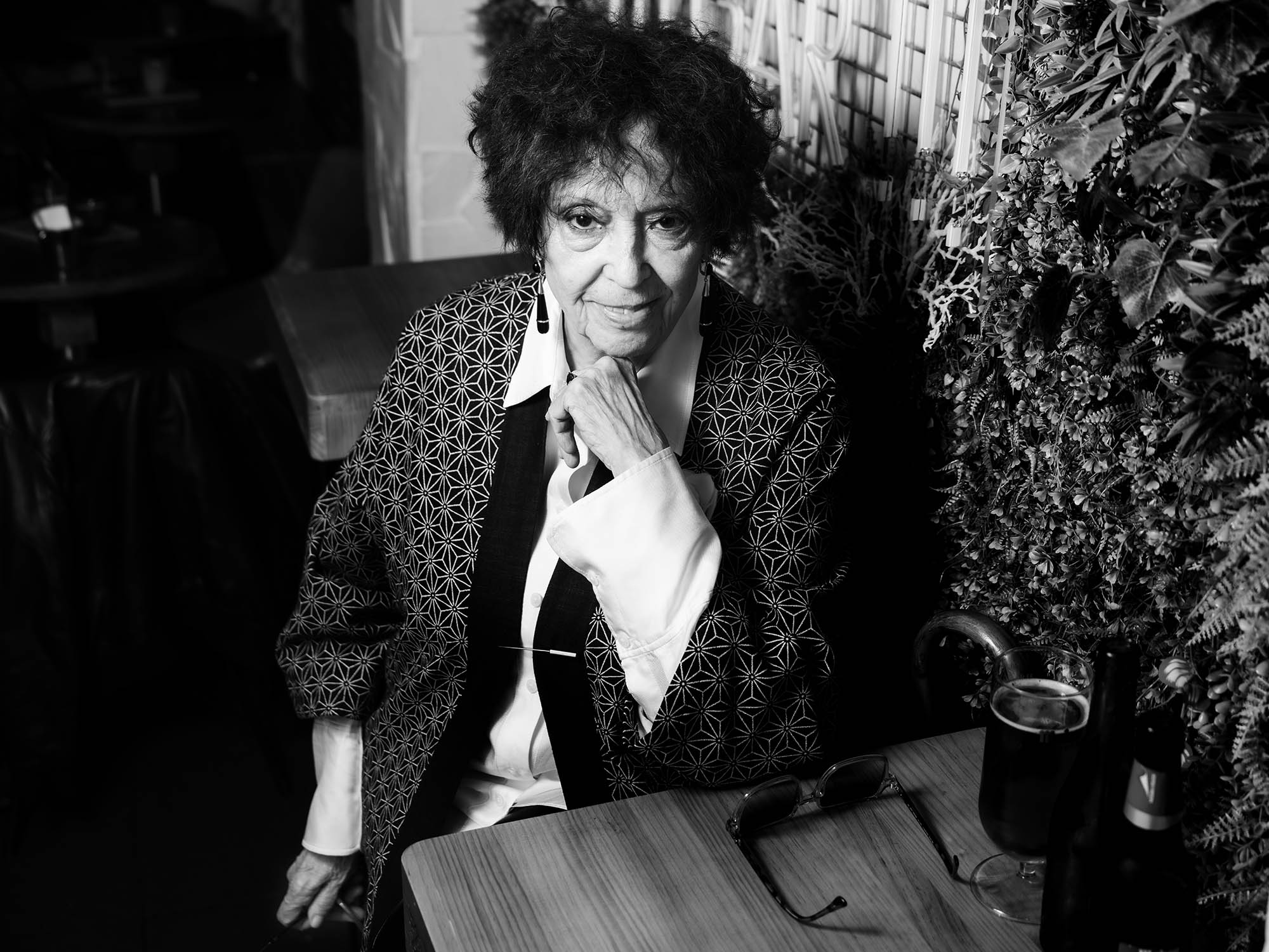 Maruja Torres: "No puedes salir con un libro a la calle a defenderte de ...