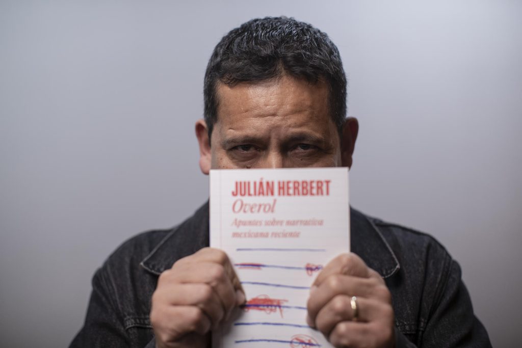 Julián Herbert: "La información es lo opuesto a la narración" - Zenda
