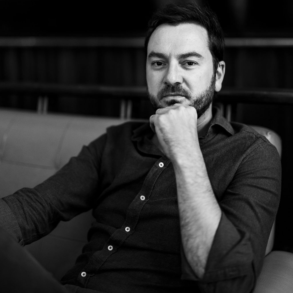 Jorge Bustos: "La gente sigue teniendo hambre de buenos escritores" - Zenda