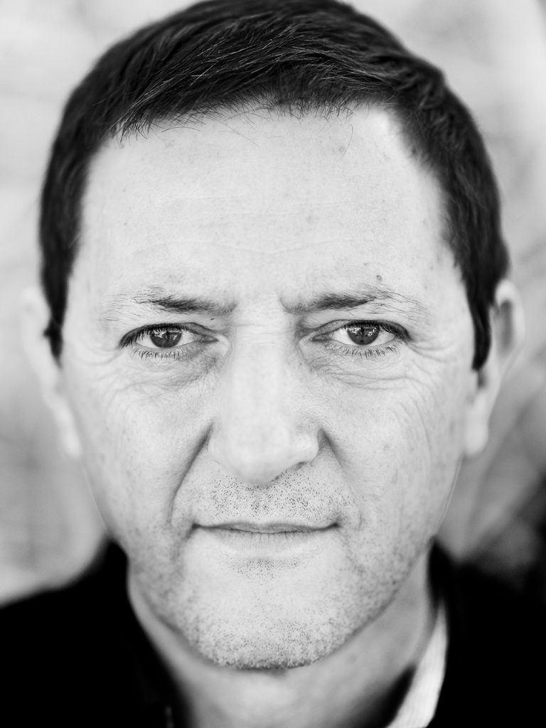 Ignacio Martínez de Pisón: “La novela nació para contar la vida de las ...